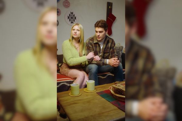 Quem é Simon Jones em Encontrei um Marido Multimilionário Sem teto para o Natal? - ReelShort ...